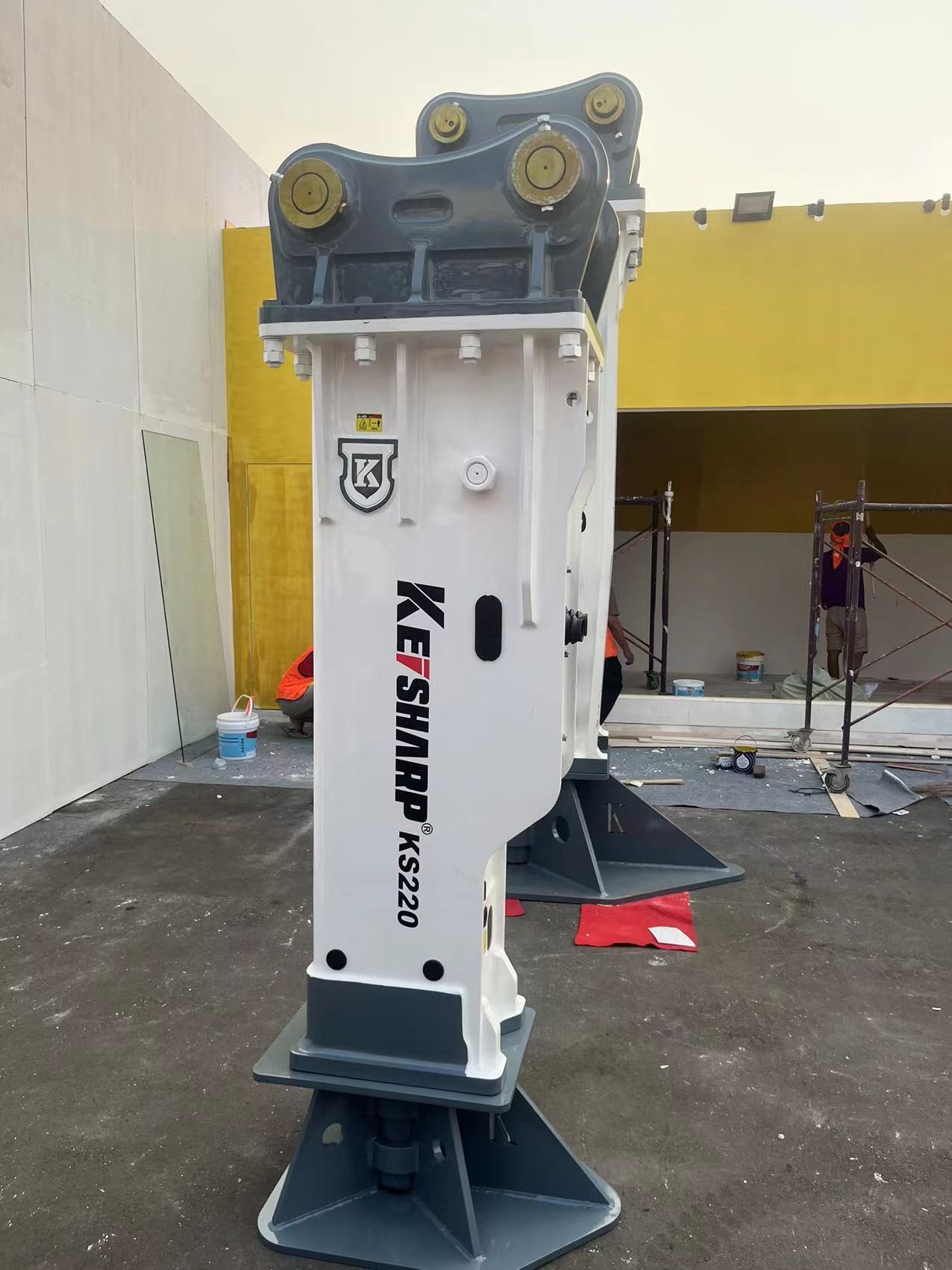 SB50 SB81 Hydraulic Breaker Hammer For Excavators 25 Ton Through Bolts Diaphragm Rock